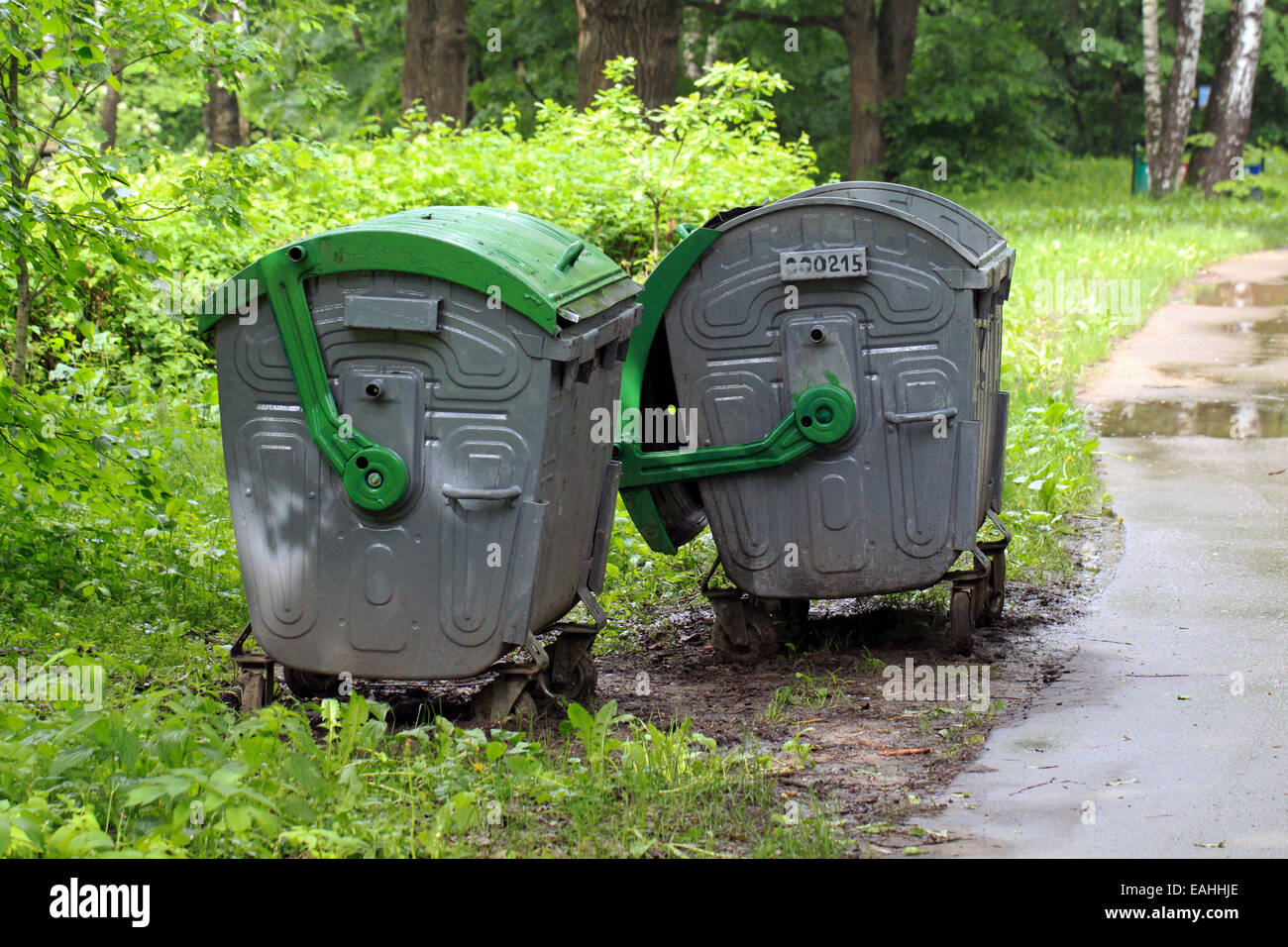 Garbage a cans are photographed close up Stock Photo - Alamy