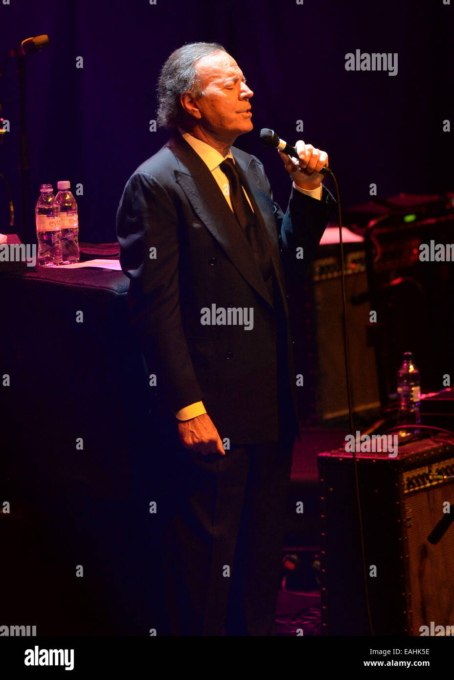 Julio Iglesias performing live in concert at Royal Albert Hall ...