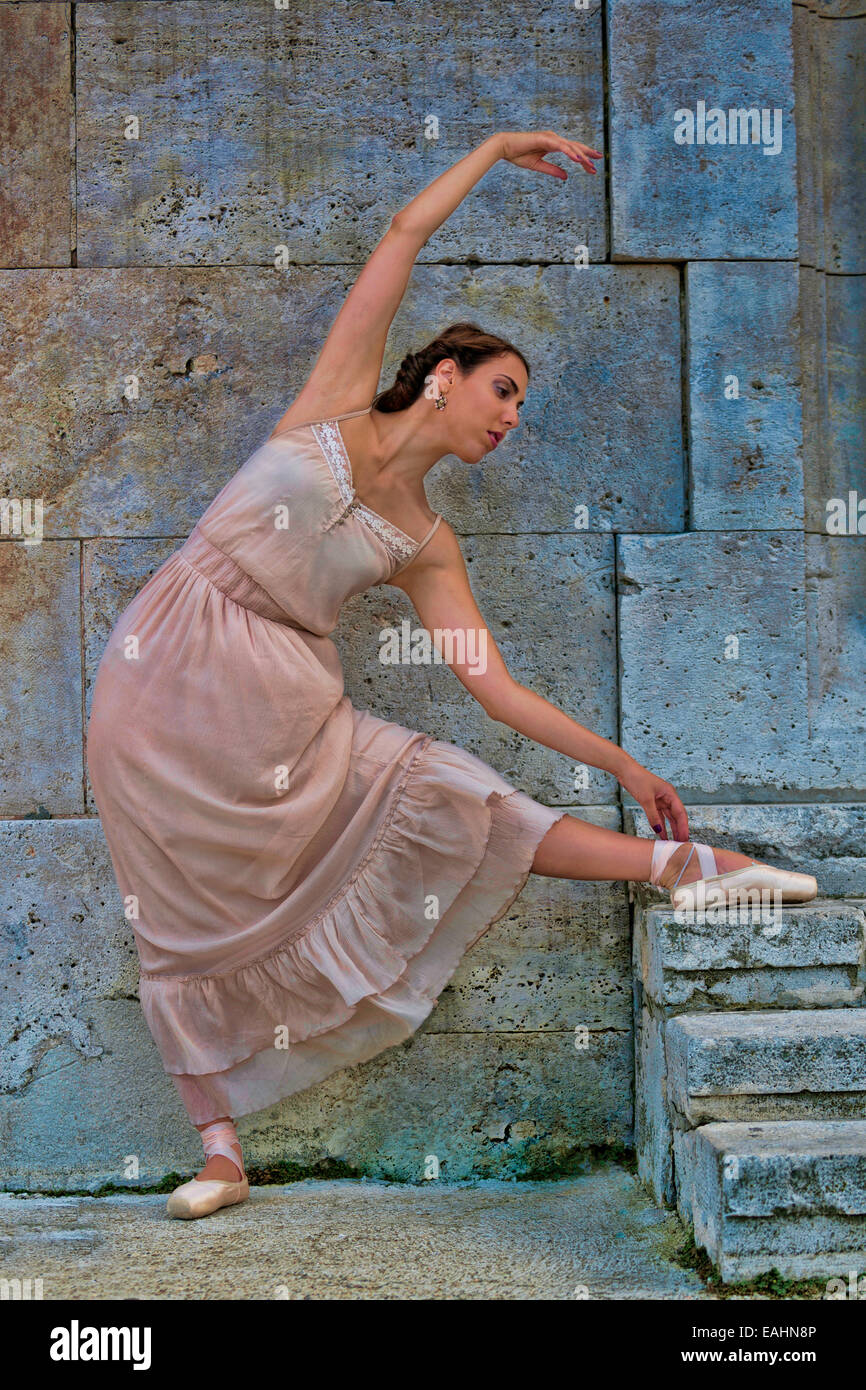 ballerina's elegant dance Stock Photo - Alamy