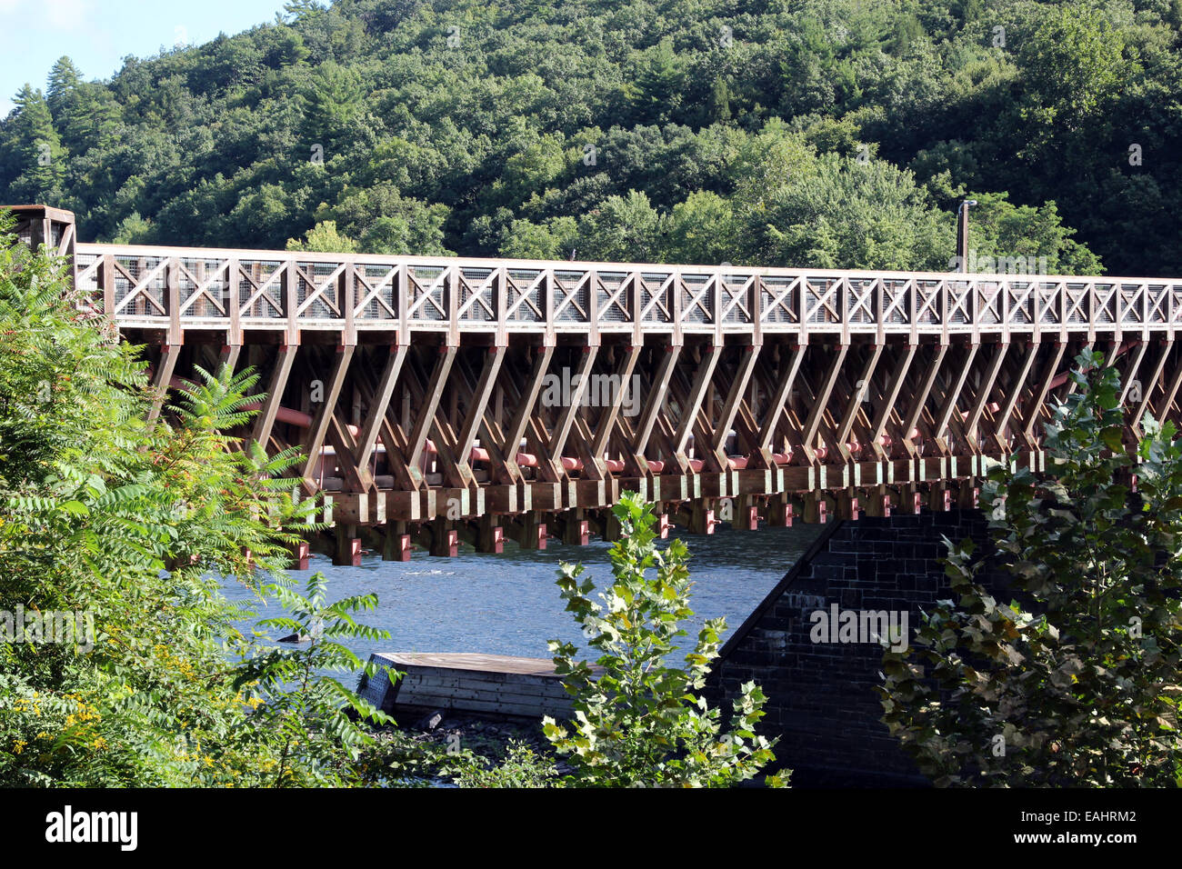 Roebling aqueduct bridge hi-res stock photography and images - Alamy