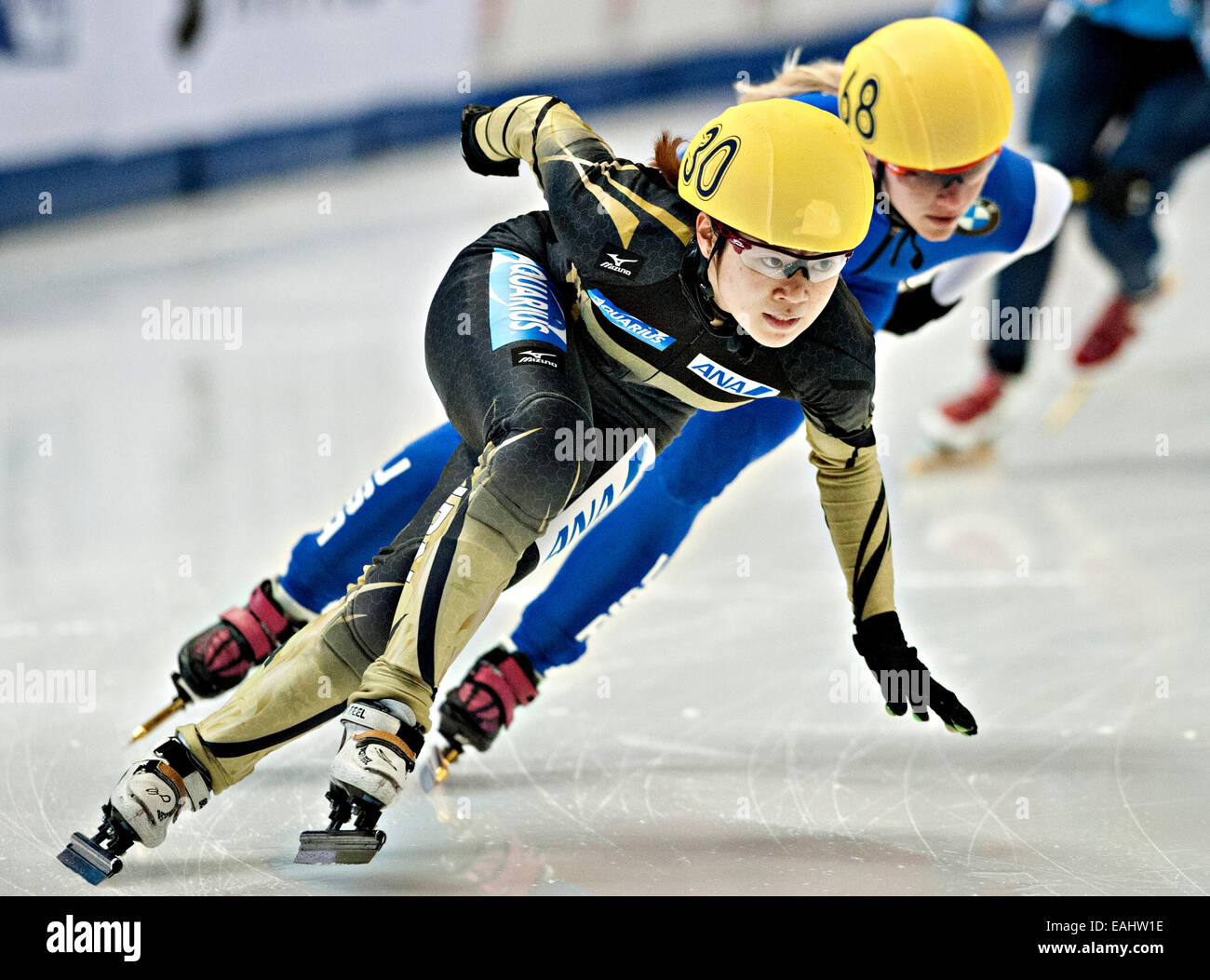 Montreal, Canada. 15th Nov, 2014. Moemi Kikuchi of Japan (Front) and ...