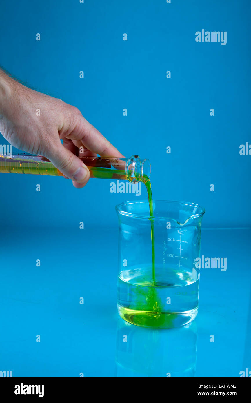 Graduated cylinder water hi-res stock photography and images - Alamy