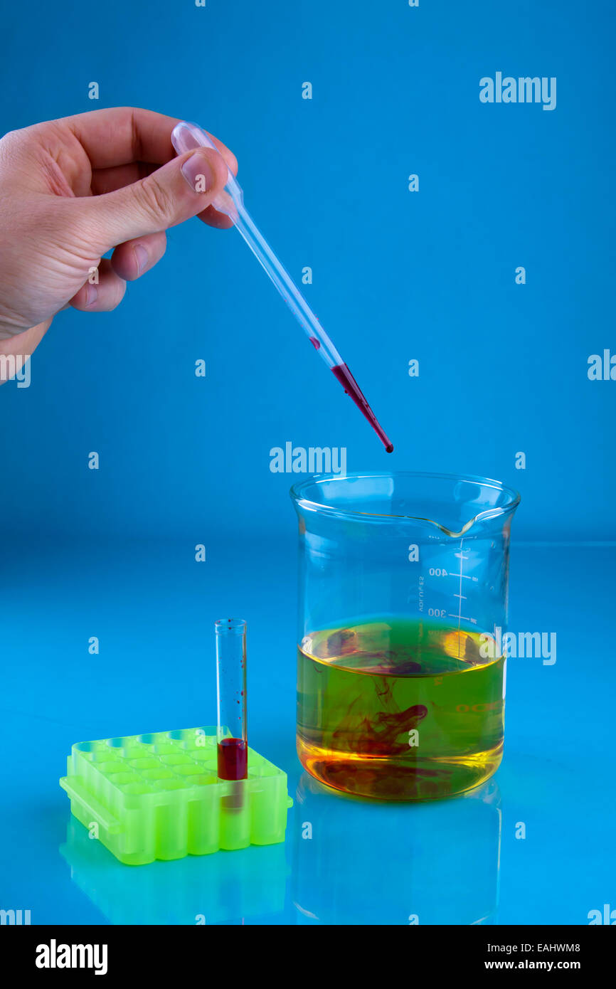 Beaker test tube laboratory yellow hi-res stock photography and images ...