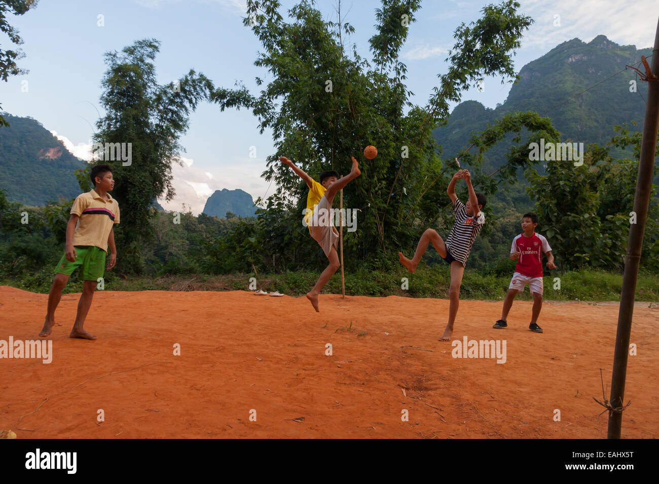 Horizontals kids hi-res stock photography and images - Alamy