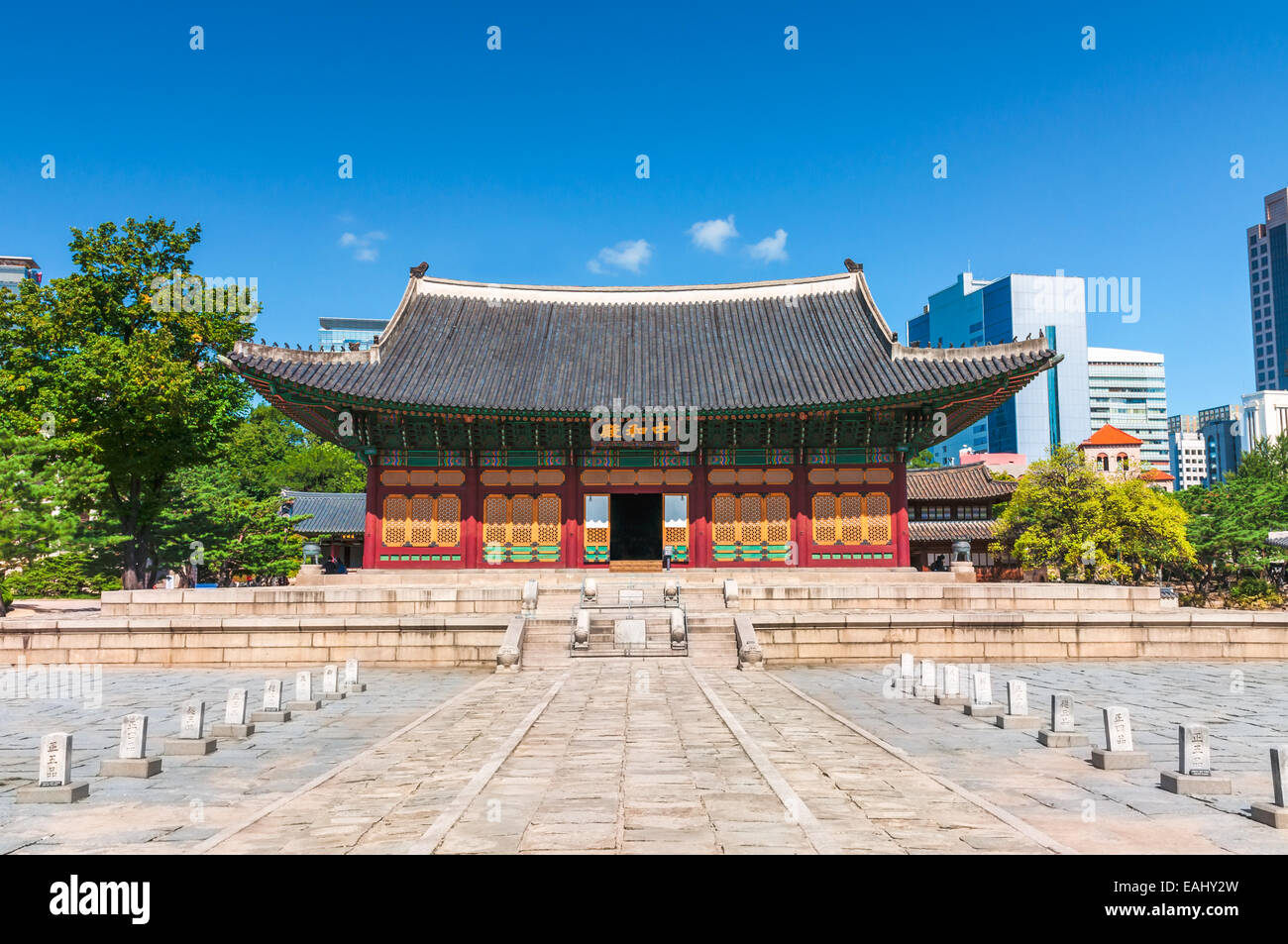 Deoksogung palace hi-res stock photography and images - Alamy