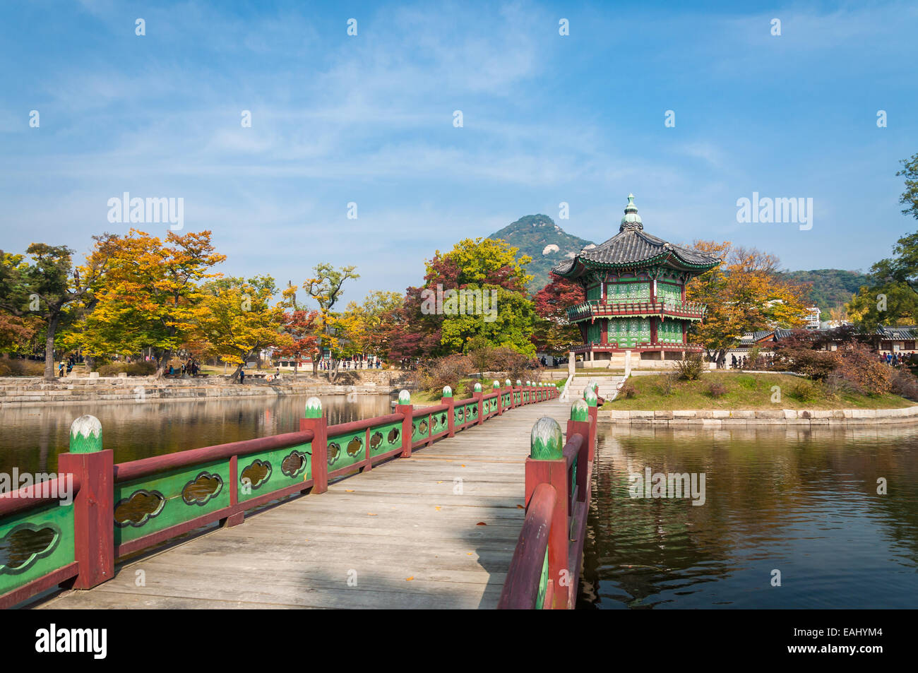 Hyangwonjeong Pavilion at Gyeongbokgung Palace in Seoul, South Korea ...
