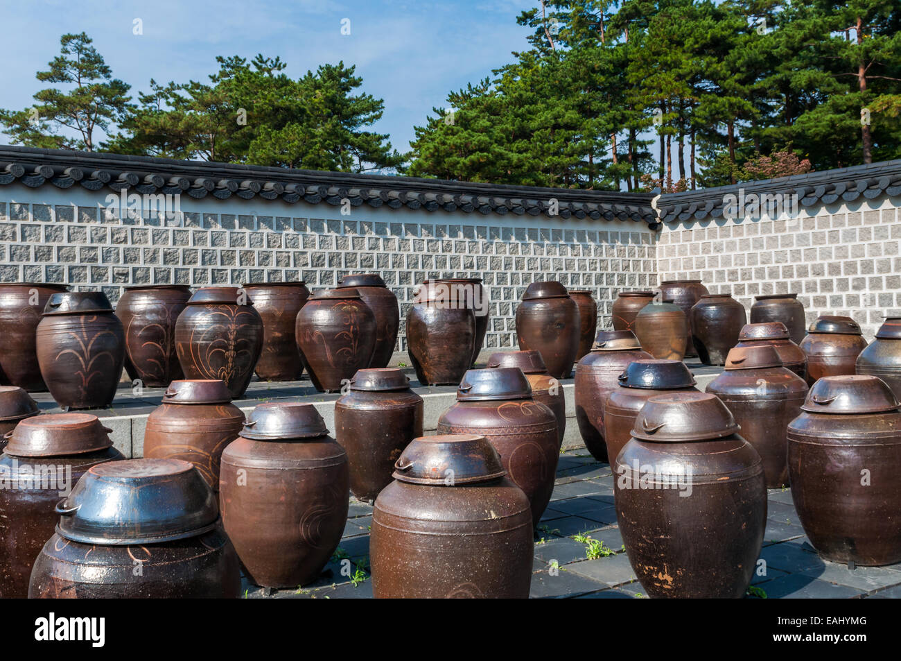Korean clay pots hi-res stock photography and images - Alamy