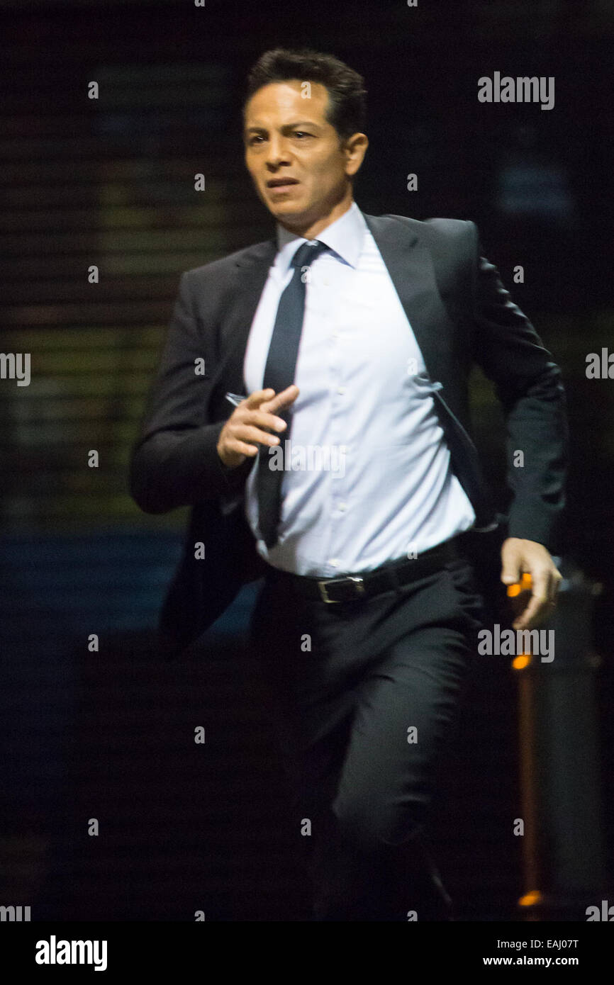 Benjamin bratt steve navarro hi-res stock photography and images - Alamy