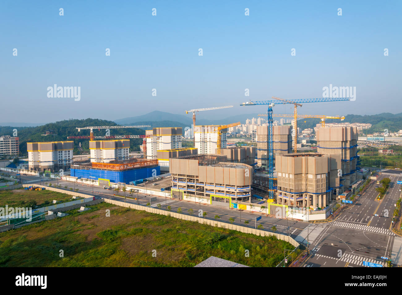 Apartments going up in Pangyo, an area undergoing heavy development ...