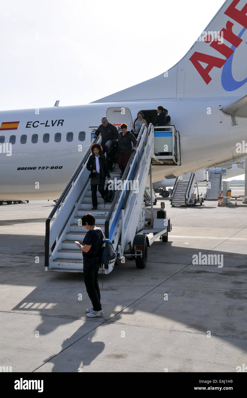 Passenger disembark from a AirEuropa Boing 737-800 Stock Photo - Alamy
