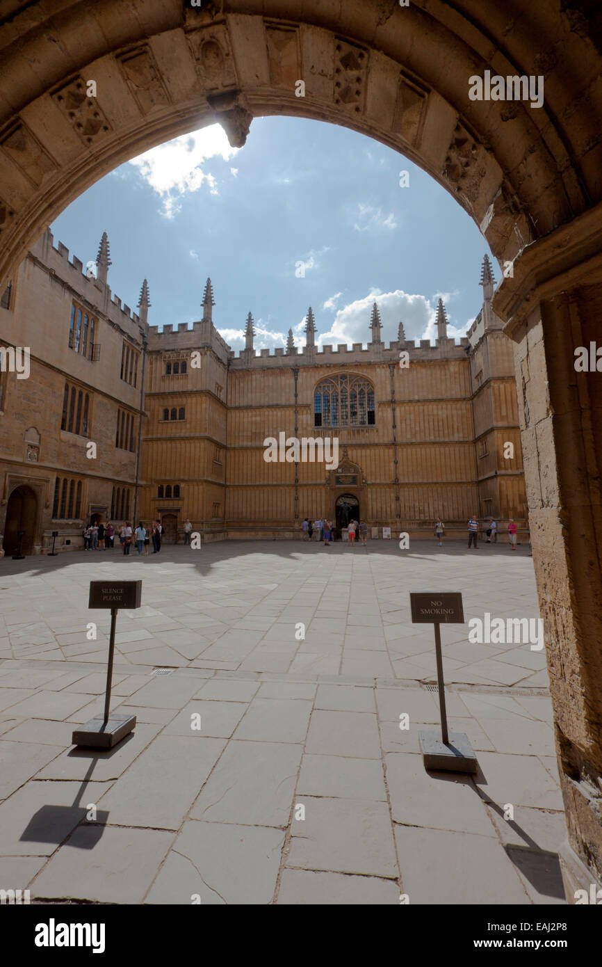 Oxford universitys bodleian library hi-res stock photography and images ...