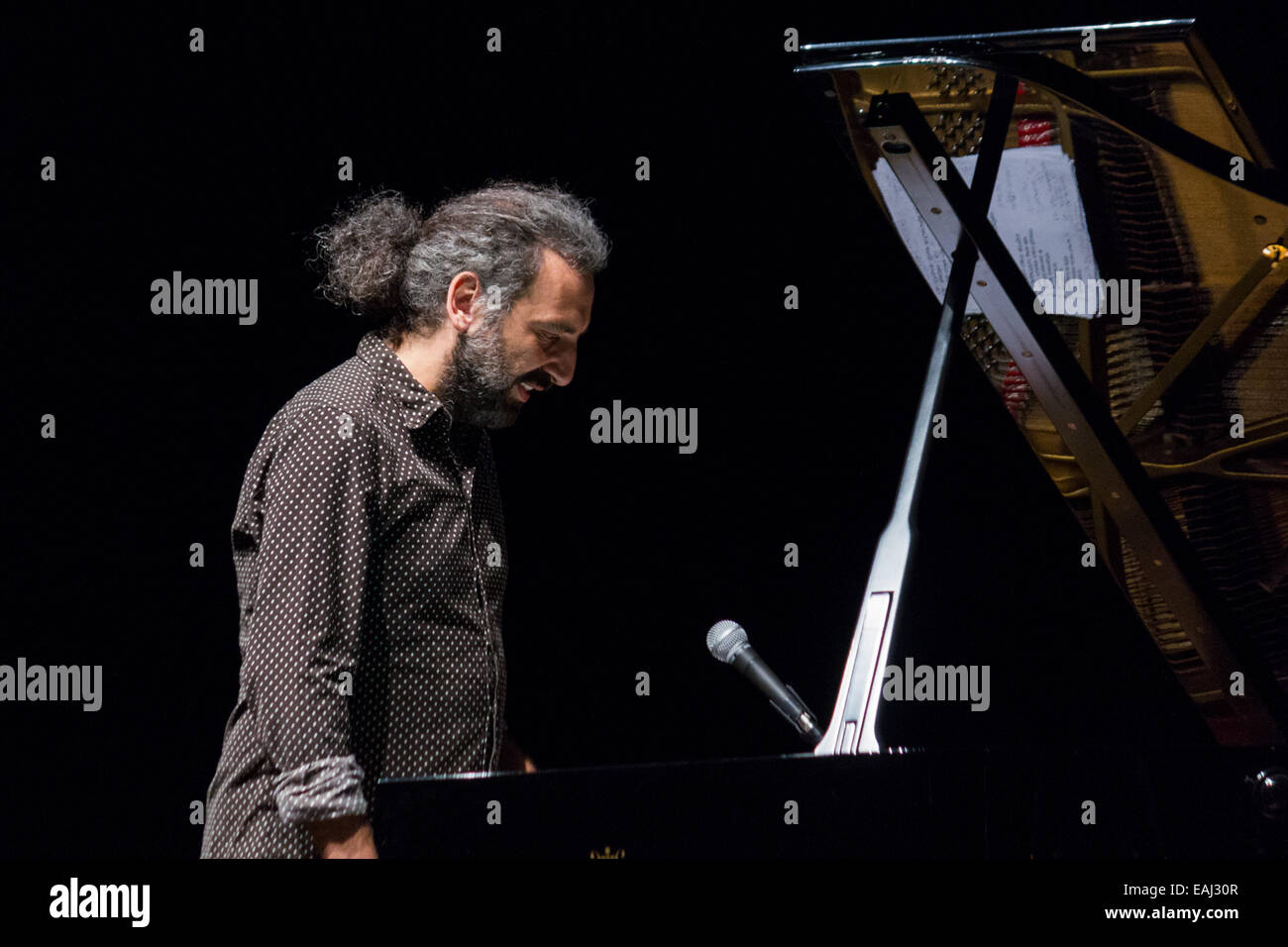 Italian pianist Stefano Bollani and Brazilian mandolin player Hamilton ...