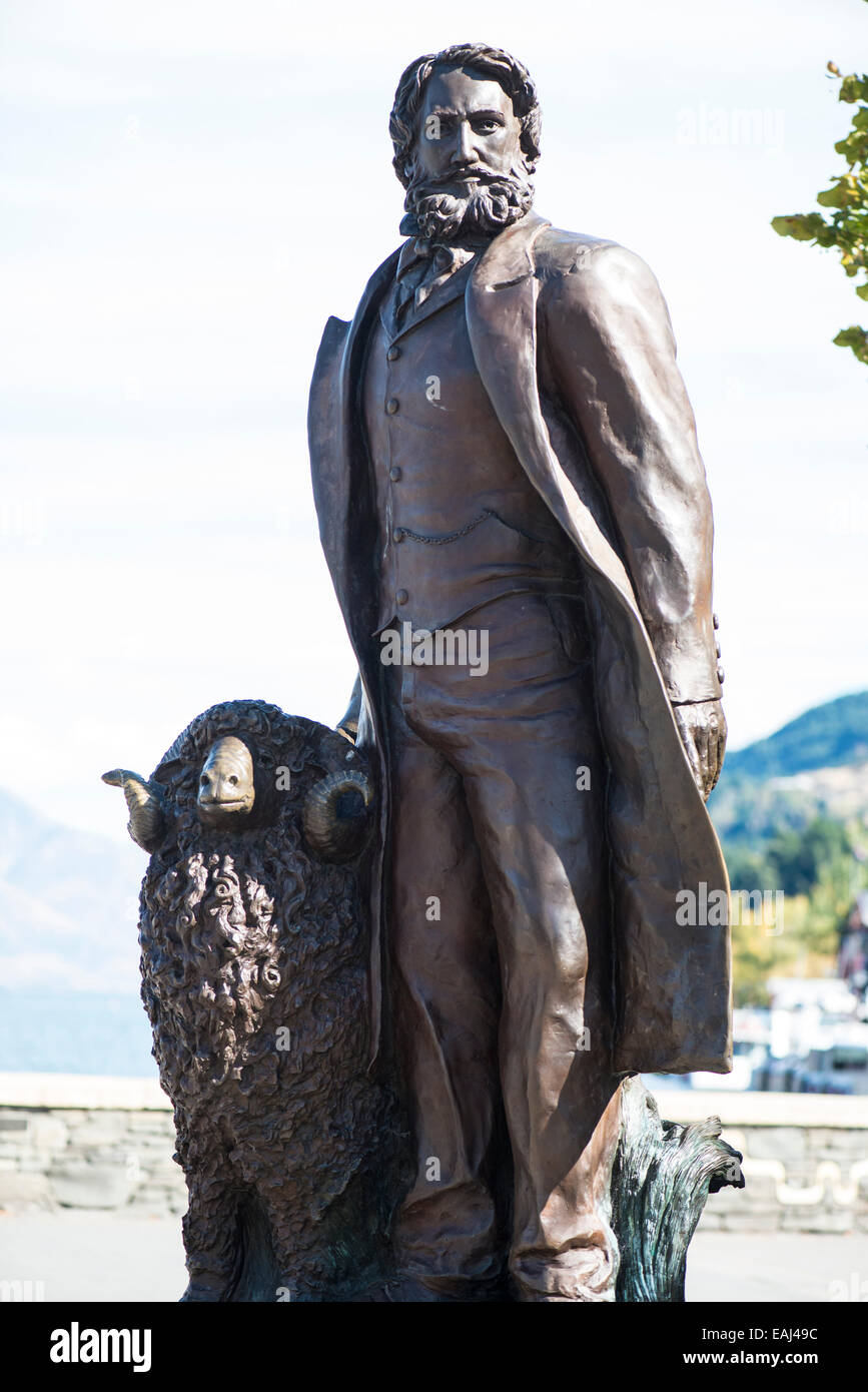 Statue of William Gilbert Rees, Queenstown Stock Photo - Alamy