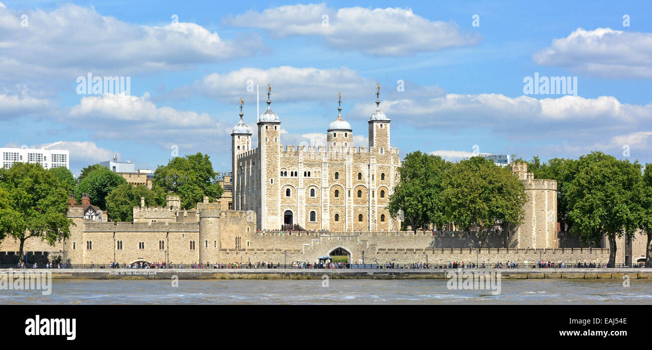 Medieval white tower gate hi-res stock photography and images - Alamy