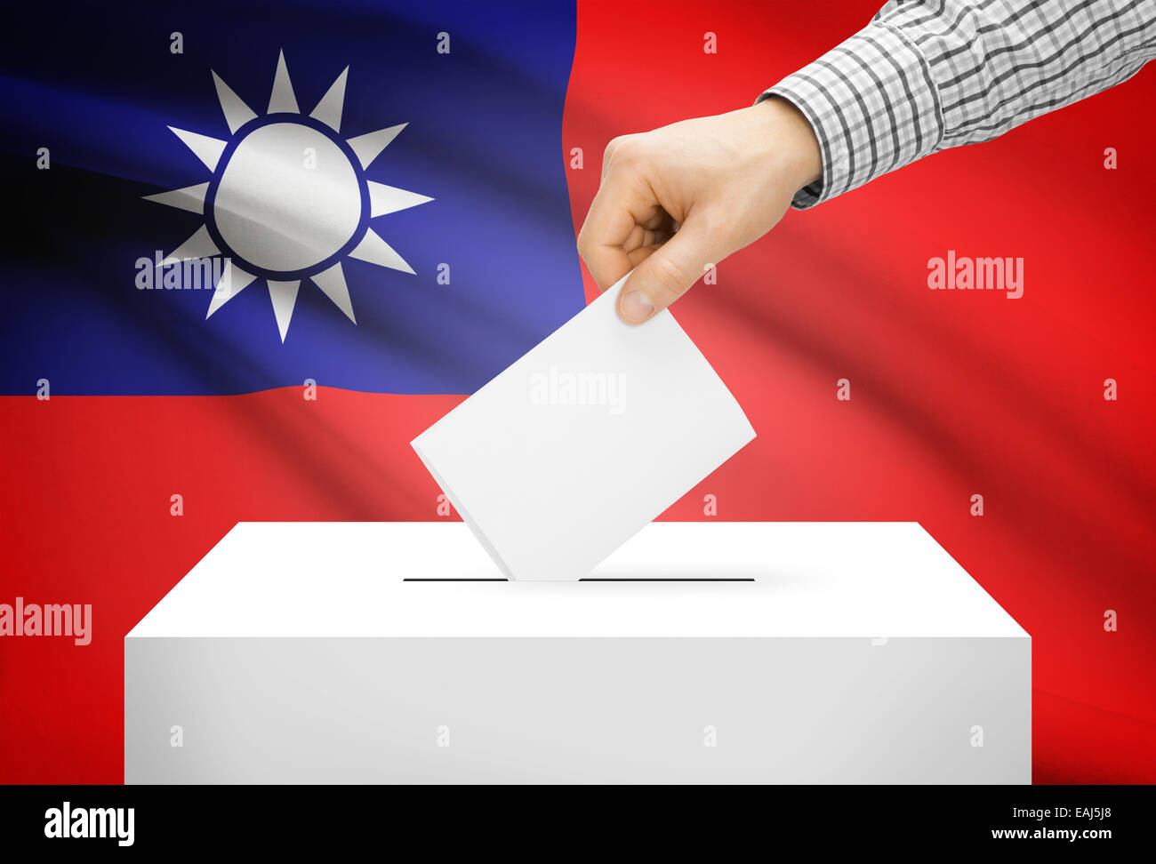 Voting ballot box republic of ireland hi-res stock photography and ...