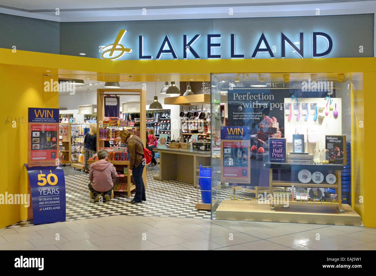 Lakeland kitchenwares shop front window display entrance kitchenware ...