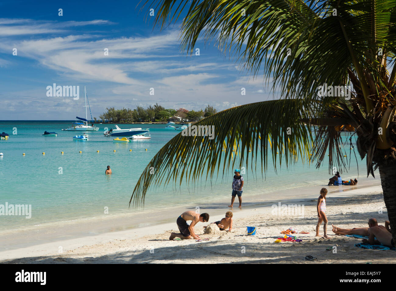 Mauritius people on beach hi-res stock photography and images - Alamy