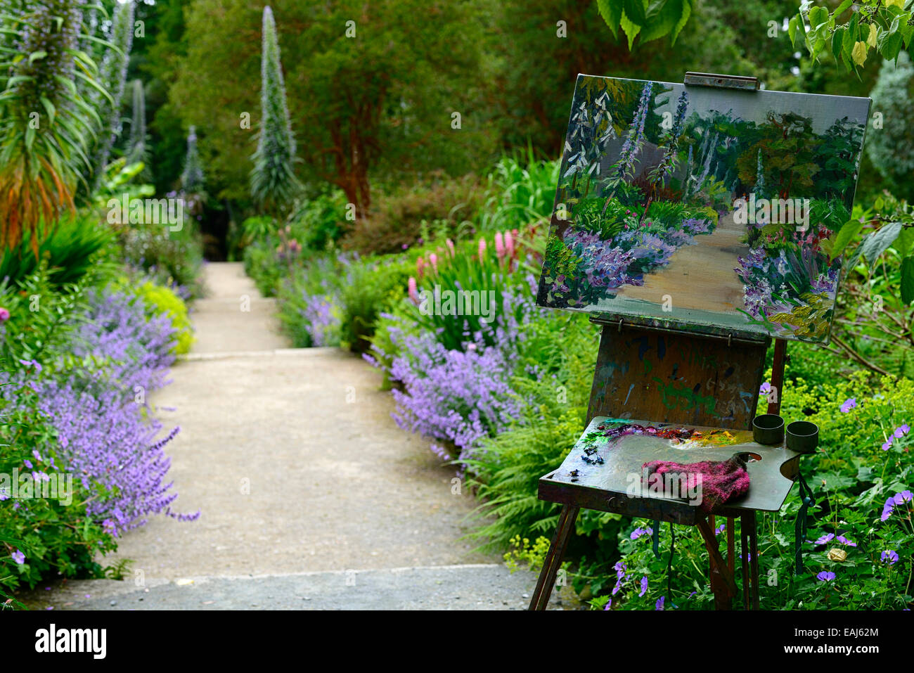Artist easel hi-res stock photography and images - Alamy