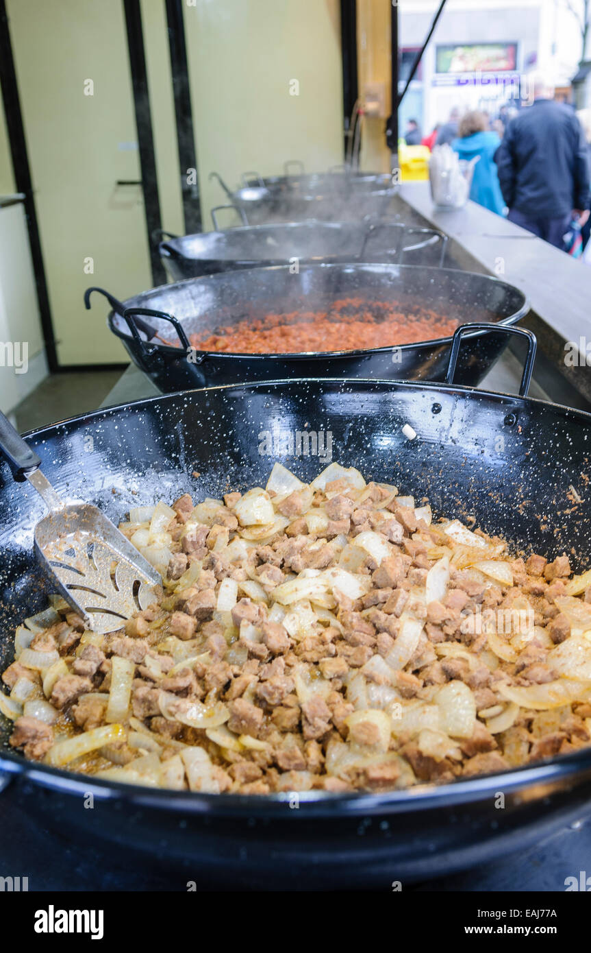 Spanish food cooking at an outdoor market Stock Photo - Alamy