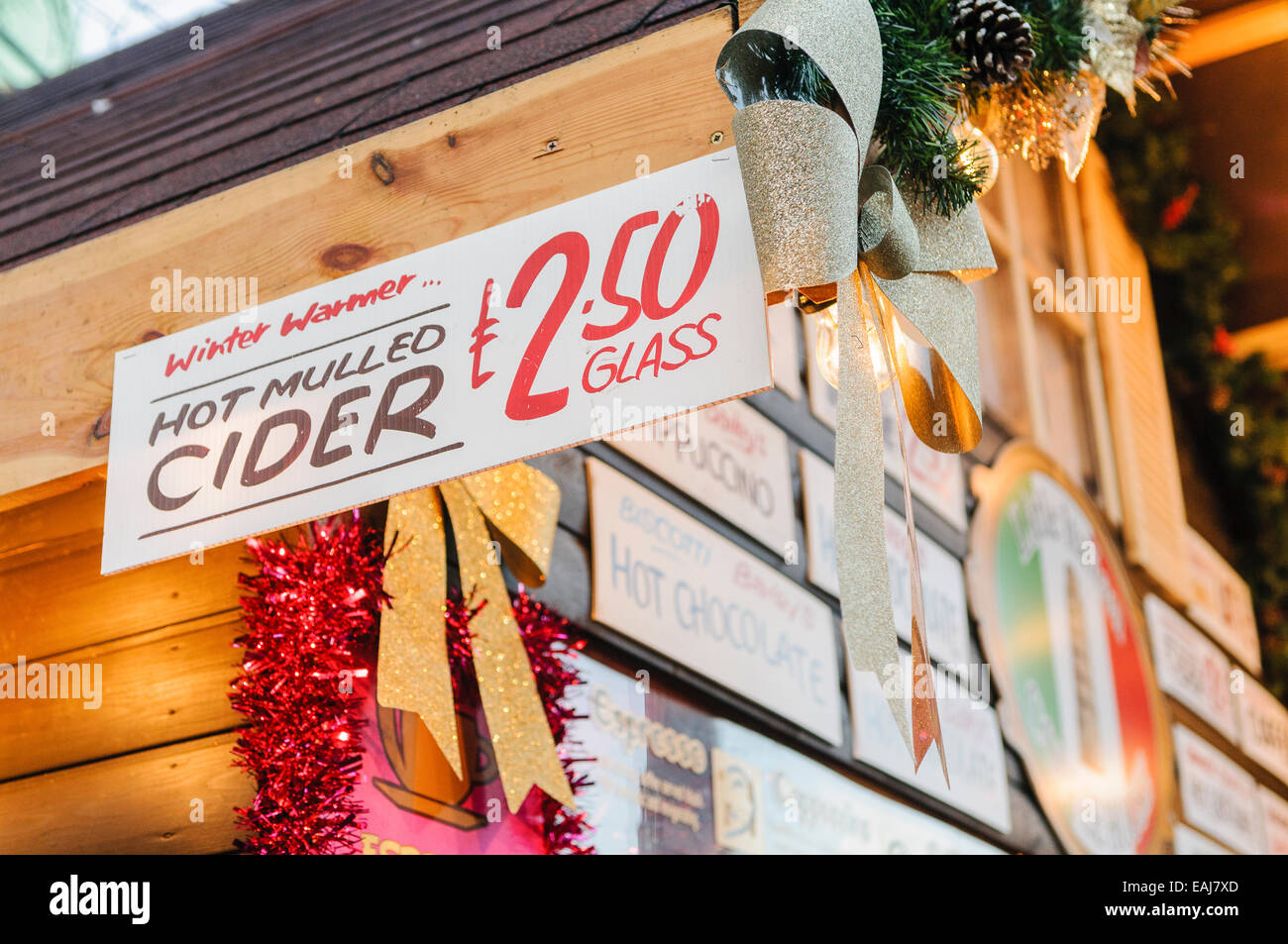 A sign for hot mulled cider at a Christmas Market Stock Photo - Alamy