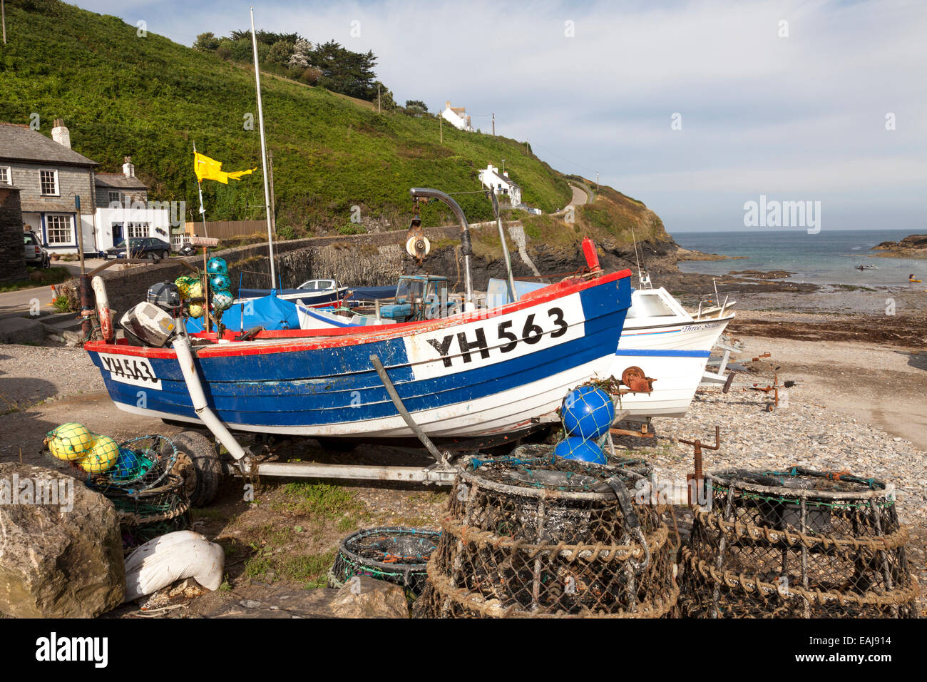 Cornwall fishing boat hi-res stock photography and images - Alamy