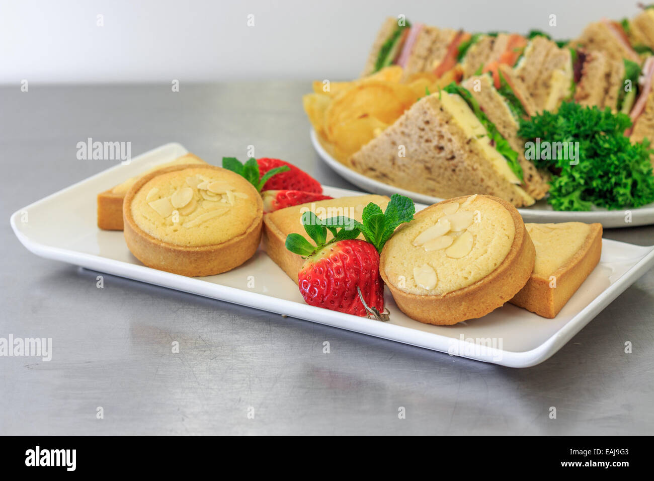 Plated buffet food hi-res stock photography and images - Alamy
