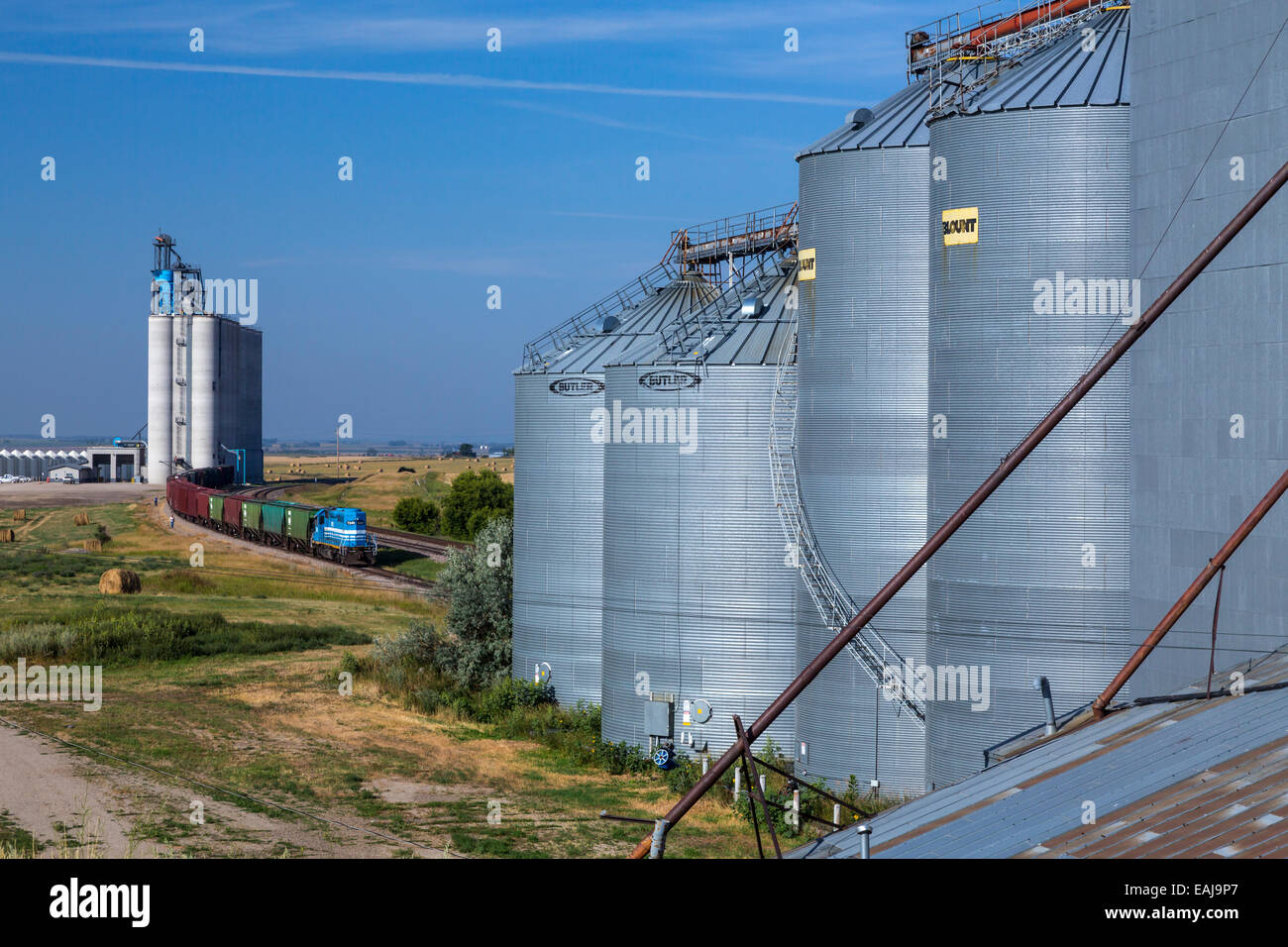 Grain storage facility with train hi-res stock photography and images ...