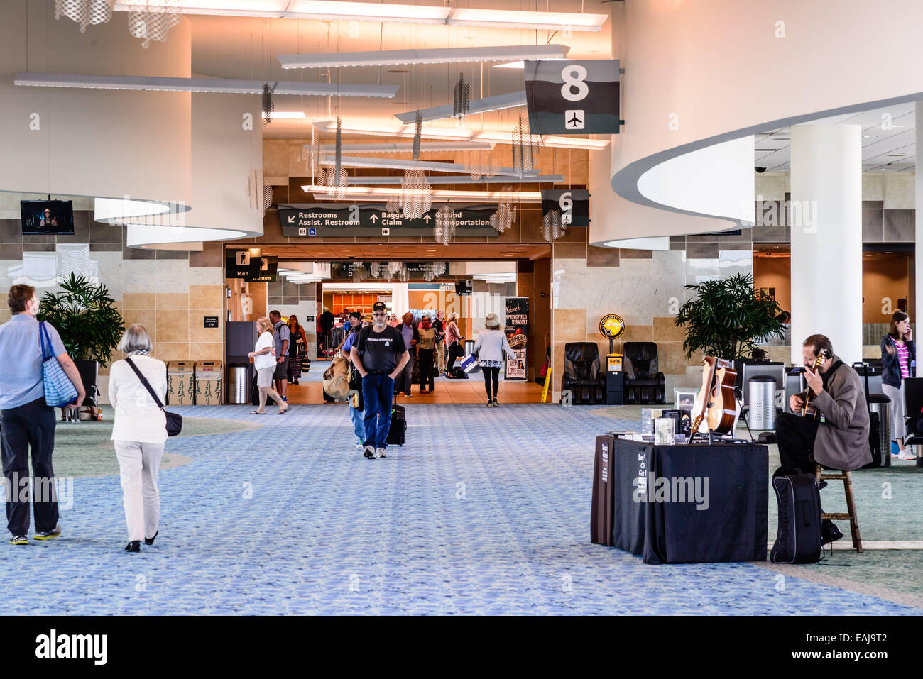 Airport departure gates hi-res stock photography and images - Alamy