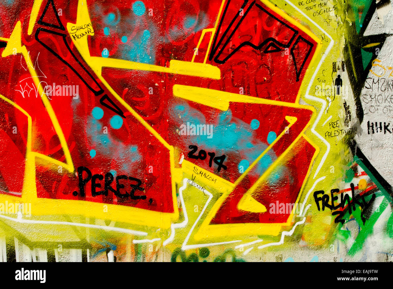 Graffiti art urban Berlin Wall signed Tag perez Stock Photo - Alamy