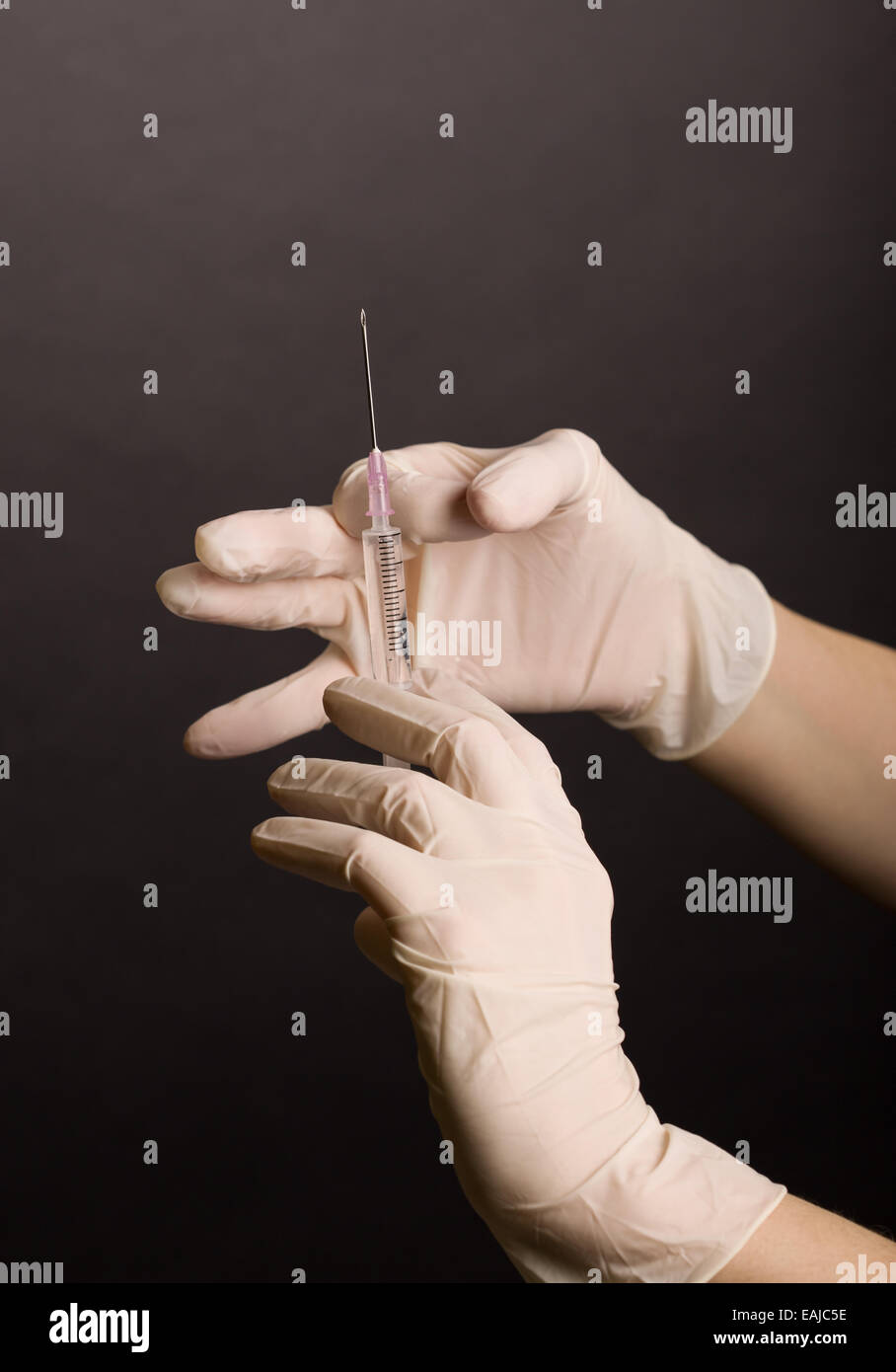 Doctor hand hold flu injection syringe hi-res stock photography and ...