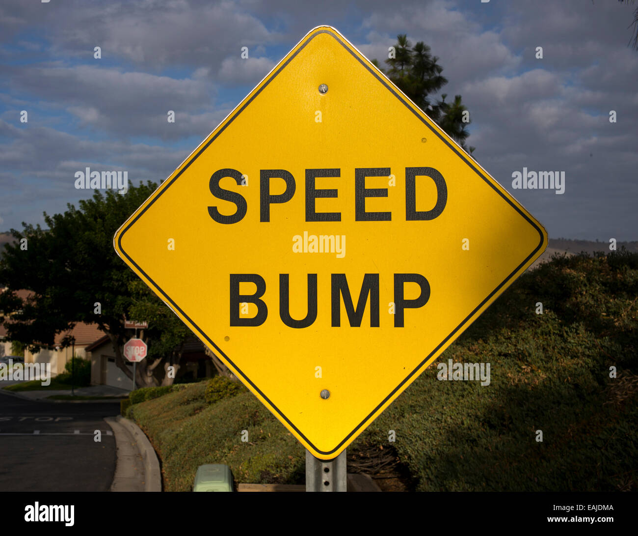 A road sign warns vehicular traffic about a speed bump in a residential ...