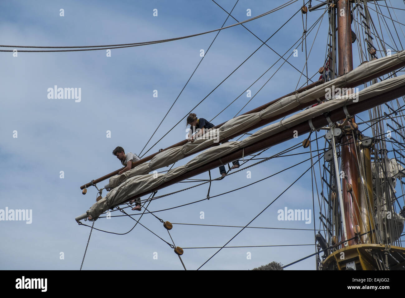 18th century ship crew hi-res stock photography and images - Alamy