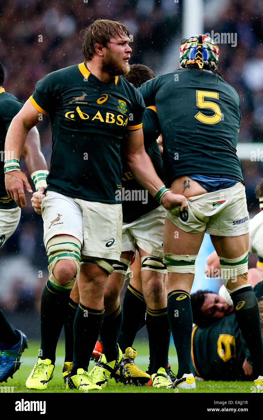 London, UK. 15th Nov, 2014. South Africa's Victor Matfield shows off ...
