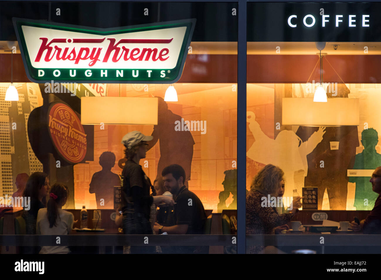 Krispy kreme store hi-res stock photography and images - Alamy