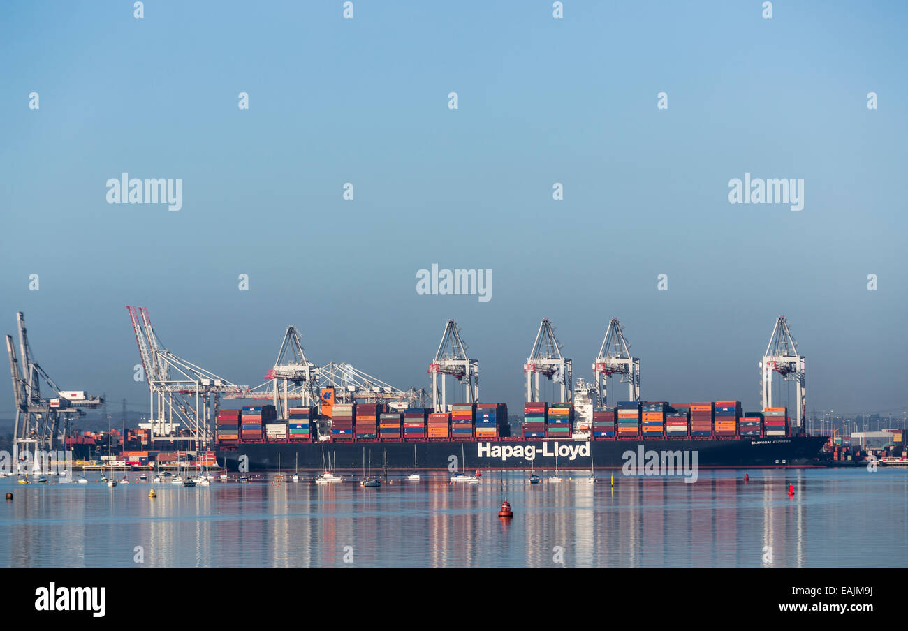 Huge Hapag-Lloyd container ship 'Shanghai Express' berthed at ...