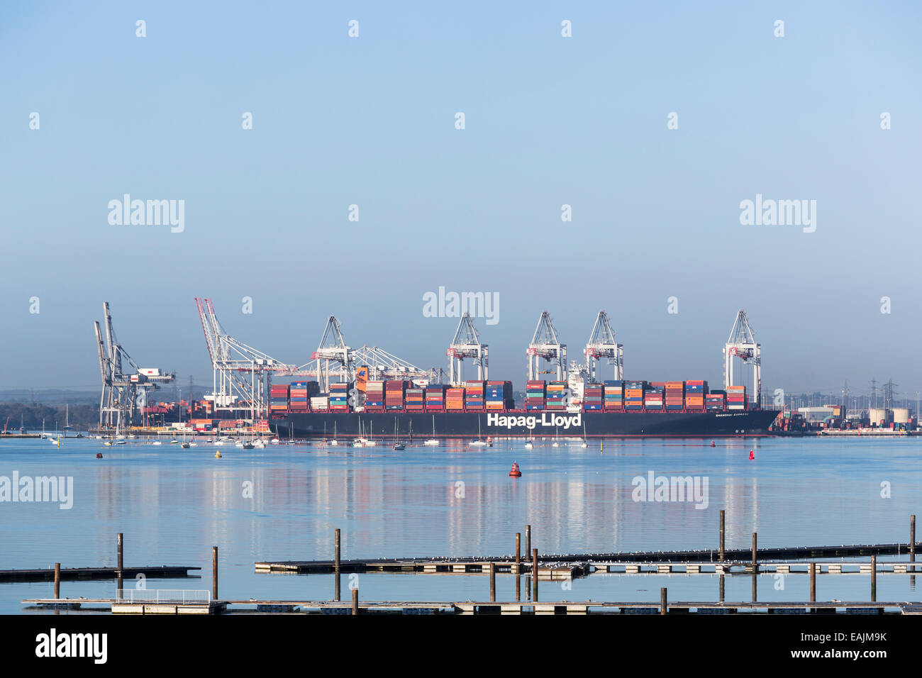Shipping containers southampton docks uk hi-res stock photography and ...