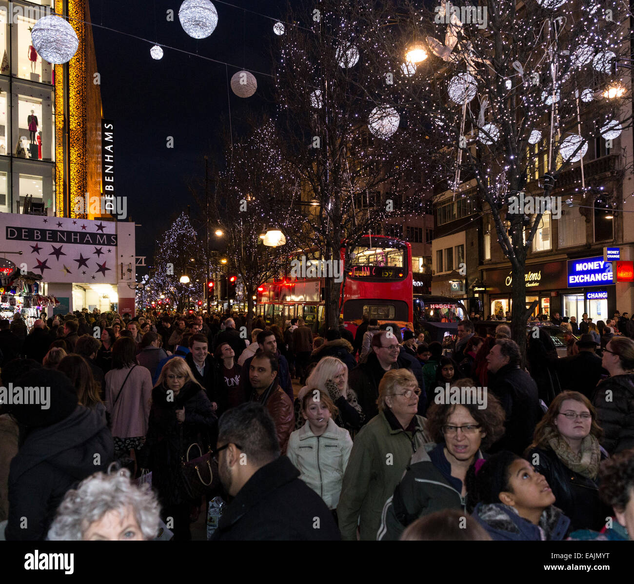London christmas crowd hi-res stock photography and images - Alamy