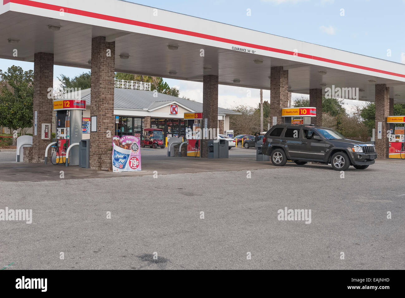 Shell gasoline sign hi-res stock photography and images - Alamy