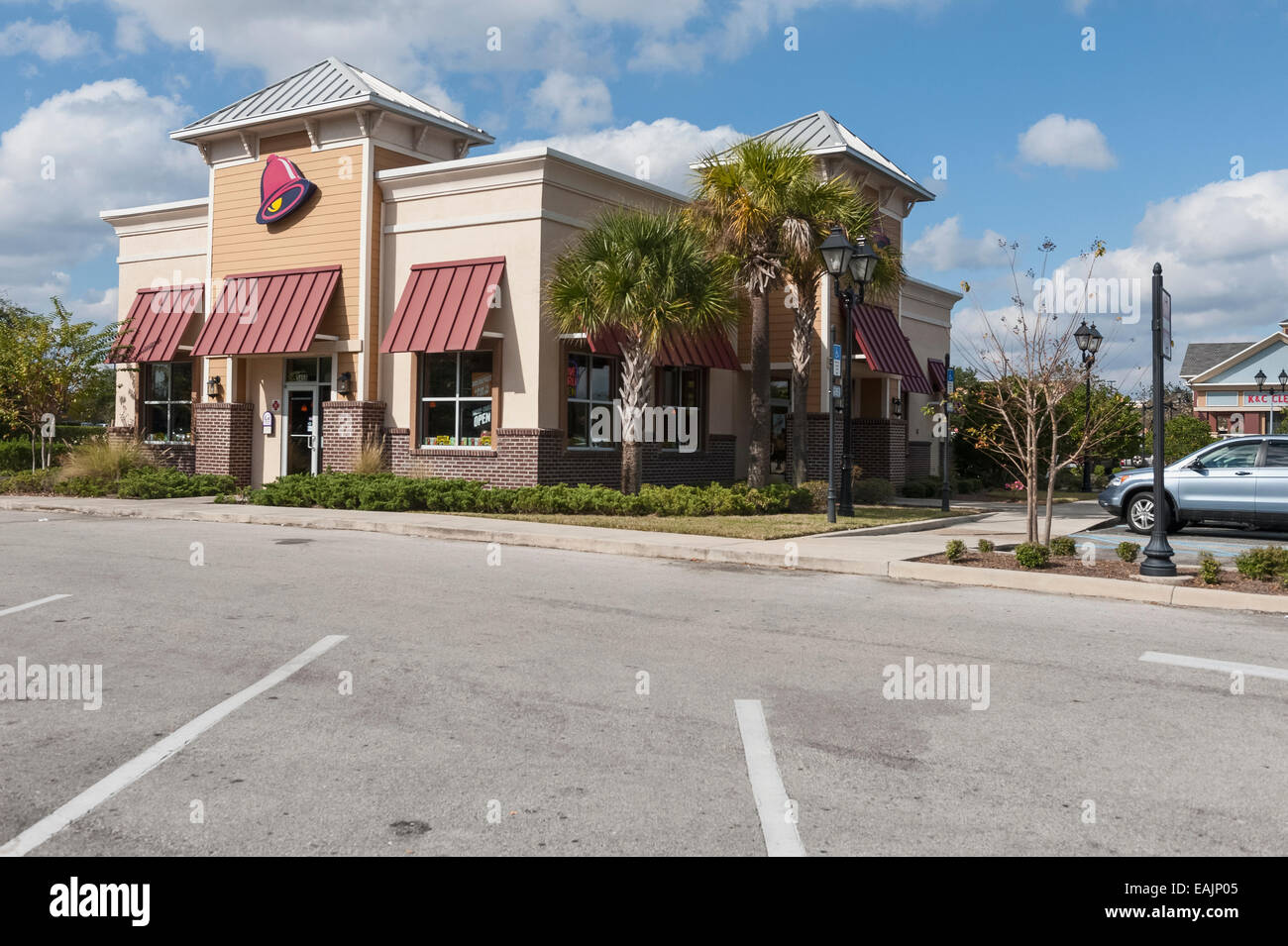 Taco Bell Restaurant Storefront Building located in The Villages ...