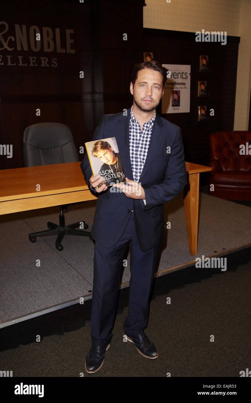 Actor Jason Priestly, star of Beverly Hills, 90210 attends book signing ...