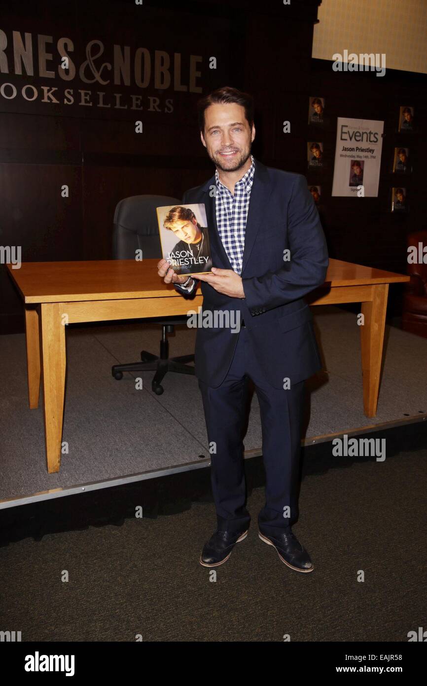 Actor Jason Priestly, star of Beverly Hills, 90210 attends book signing ...