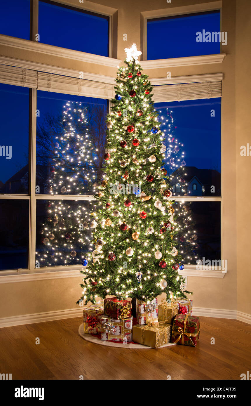 Decoration under tree hi-res stock photography and images - Alamy