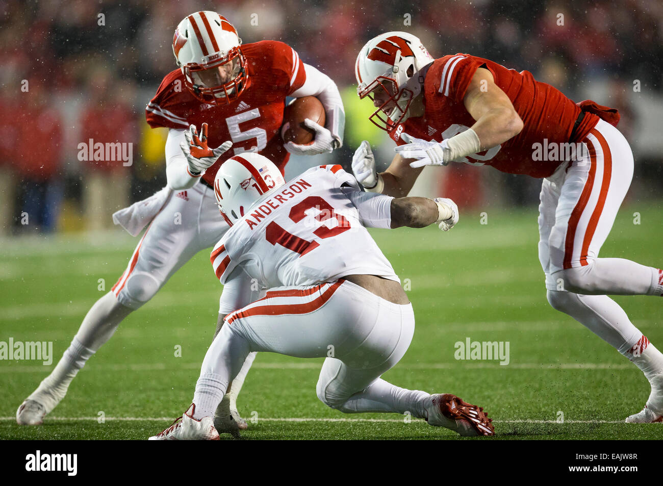 November 15, 2014: Wisconsin Badgers quarterback Tanner McEvoy #5 tries ...