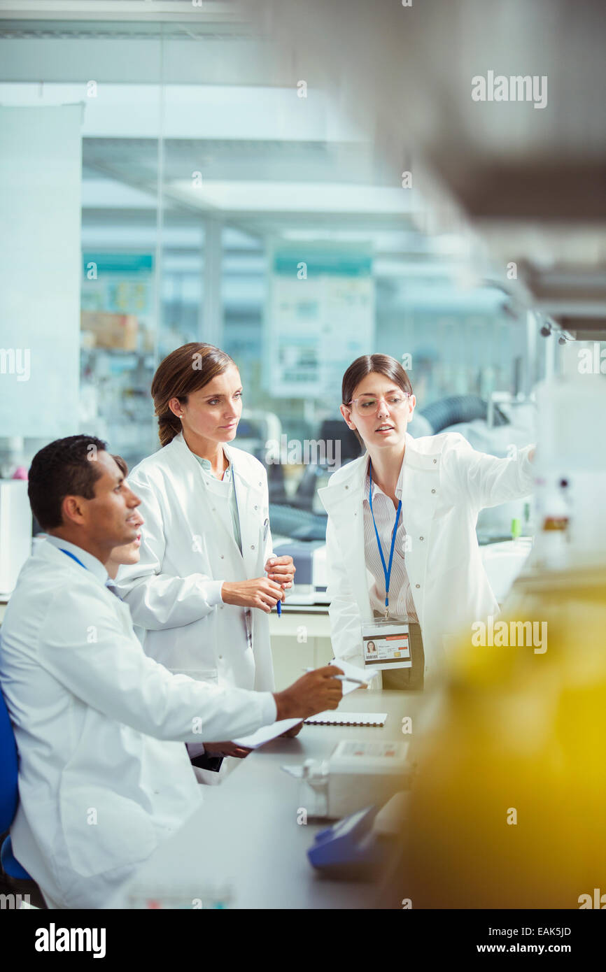 Male female scientist lab hi-res stock photography and images - Alamy