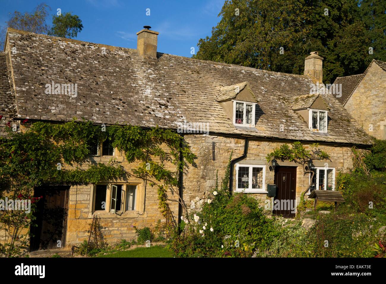 Cottages in evening sunshine, Snowshill, Cotswolds, Gloucestershire ...