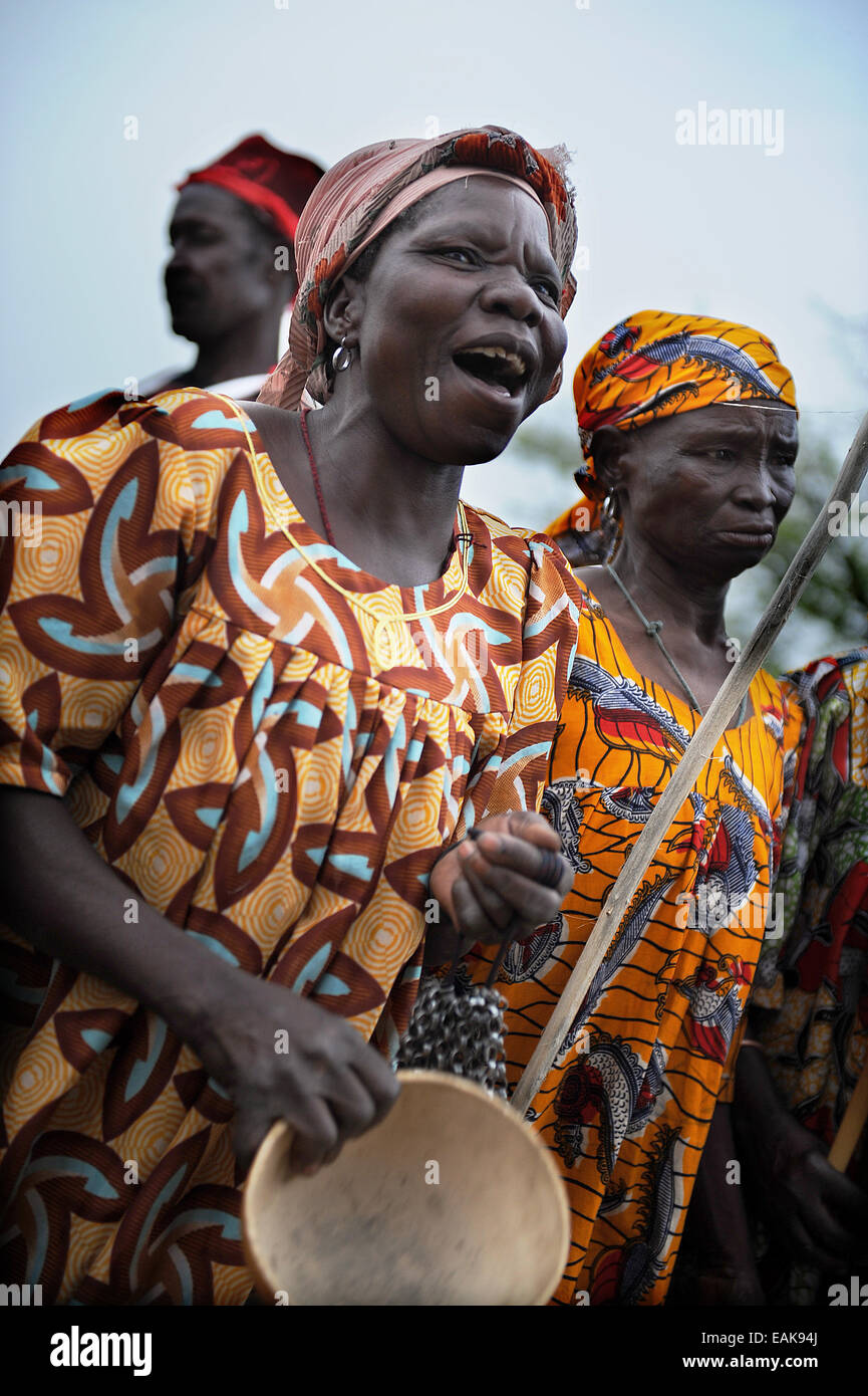 Folklore group presenting traditional music and dance, Rhumsiki, Far ...