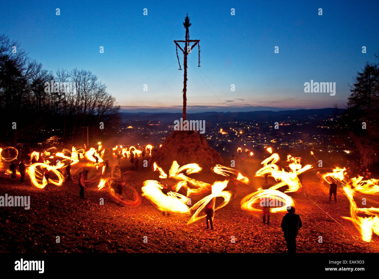 Easter fire celebrations, torch swinging of the Poskebrueder, Attendorn ...