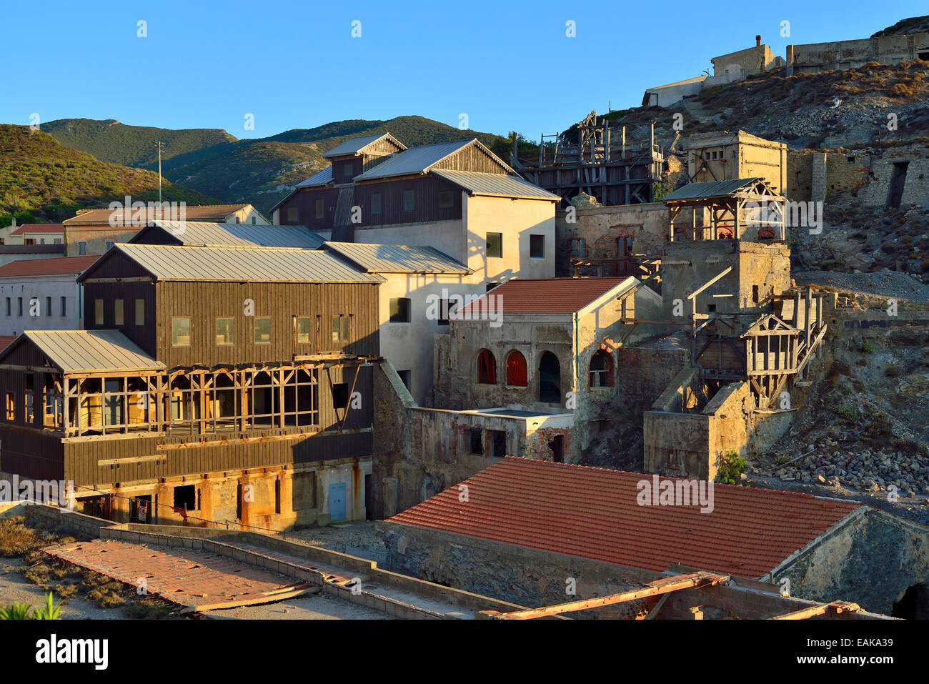 Dilapidated residential area hi-res stock photography and images - Alamy
