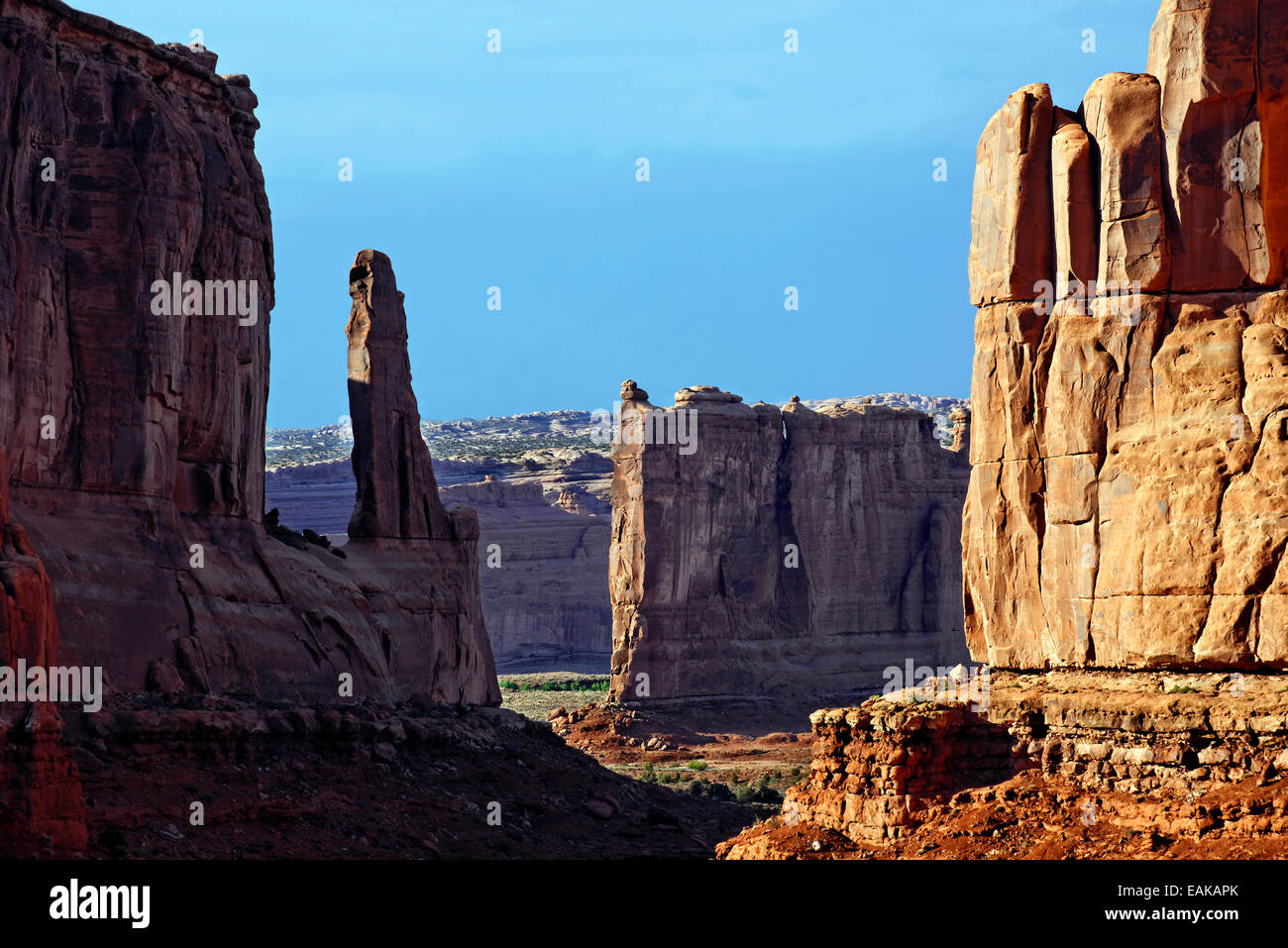 Rock formations of the Courthouse Towers, Arches-Nationalpark, near ...
