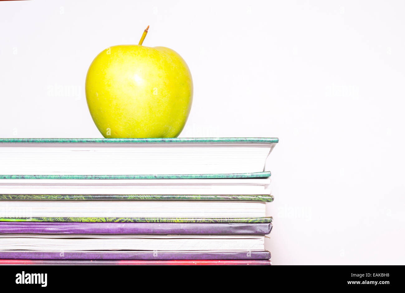 apple on a stack of books Stock Photo - Alamy